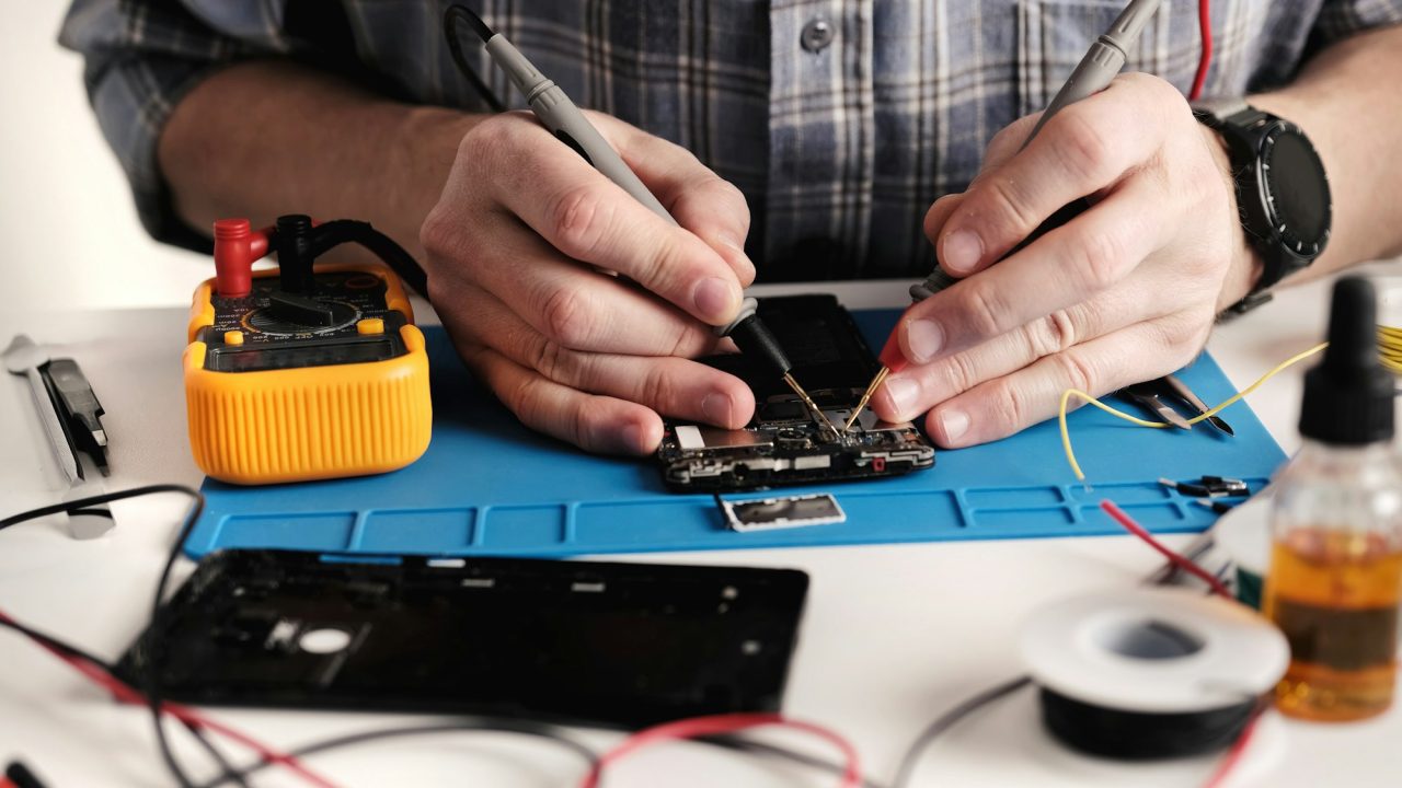Best Gadget Repair Services in London - STS Computers